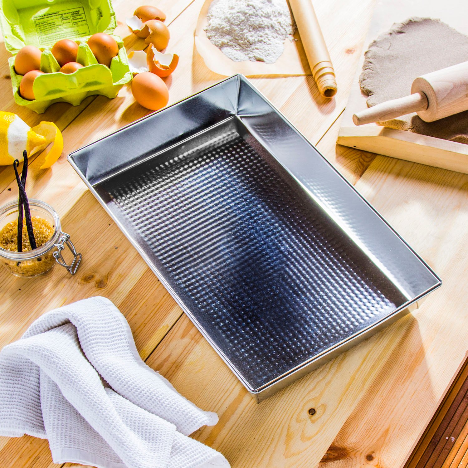 Ocelový plech (forma) na pečení STRIBNA 40 x 26 cm | Finesio.cz