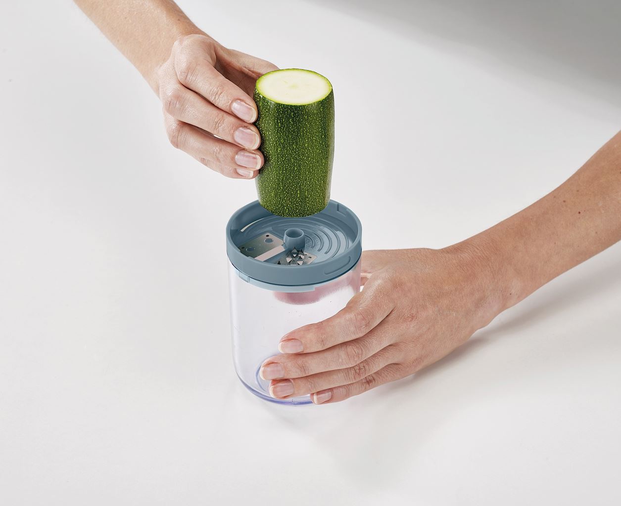 JOSEPH JOSEPH Spiro Sky blue - rotační plastové kuchyňské struhadlo s ...