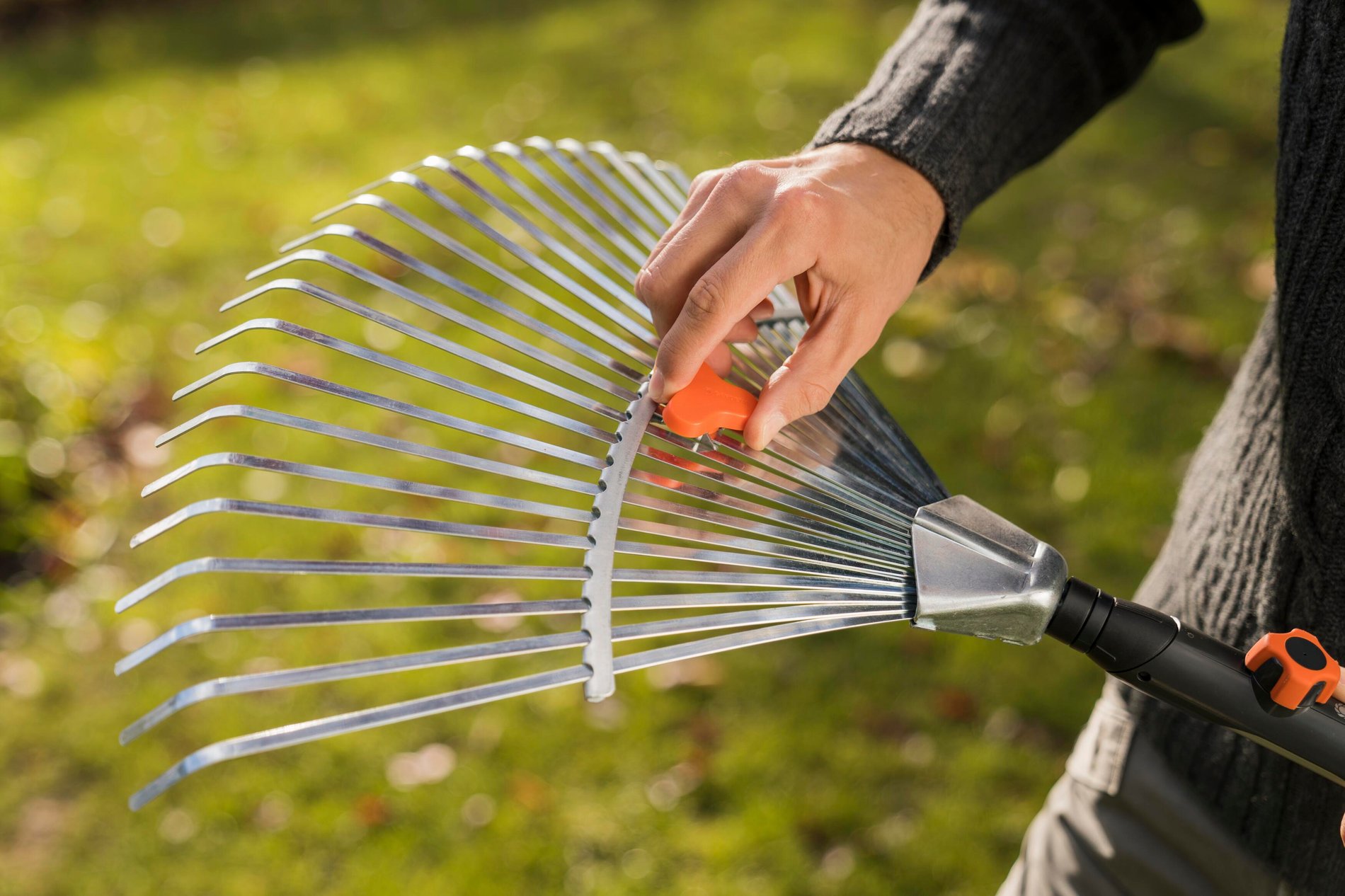 GARDENA Combisystem - nastavitelné vějířové hrábě na listí | Finesio.cz
